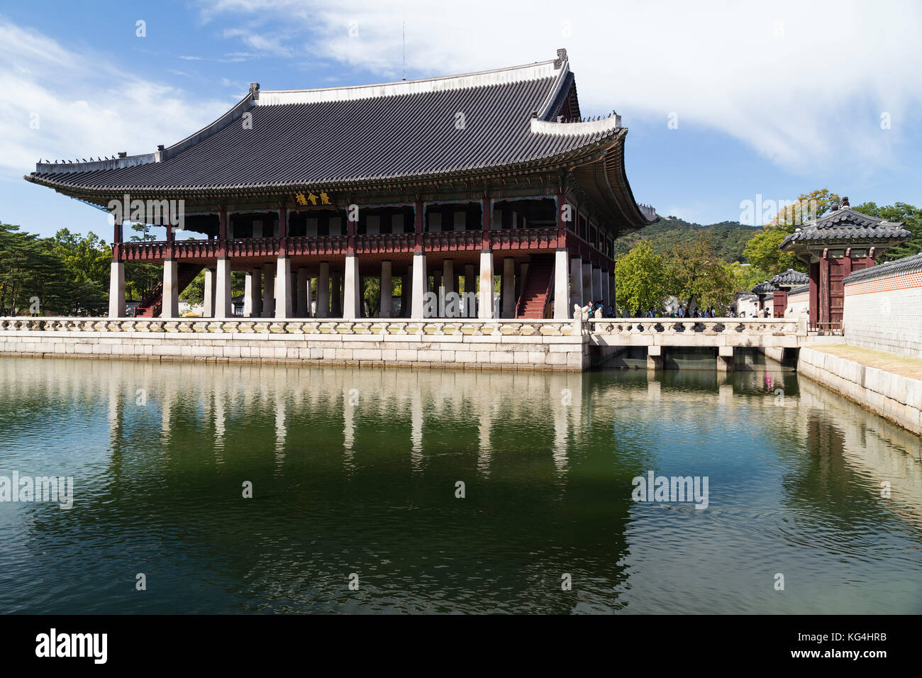 Gyeonghoeru pavilion in Gyeongbokgung Palace, Seoul, South Korea Stock ...