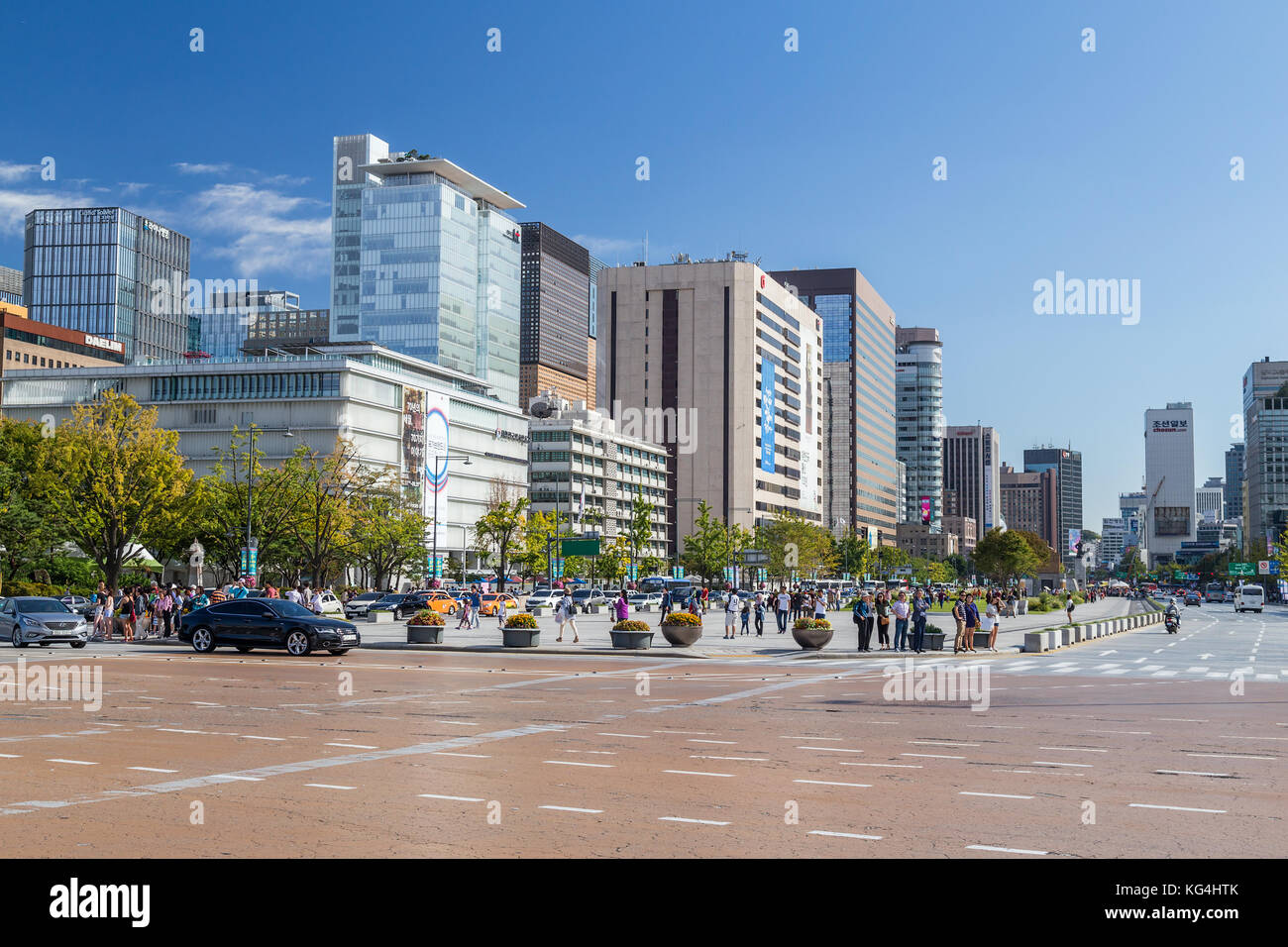 Gwanghwamun square next to Gyeongbokgung Palace, Seoul, South Korea ...