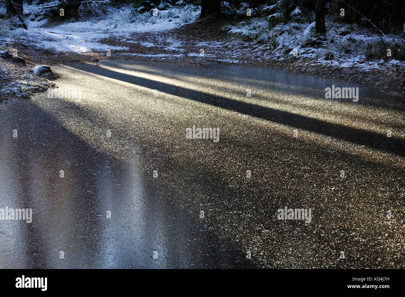 Shadows on ice hi-res stock photography and images - Alamy