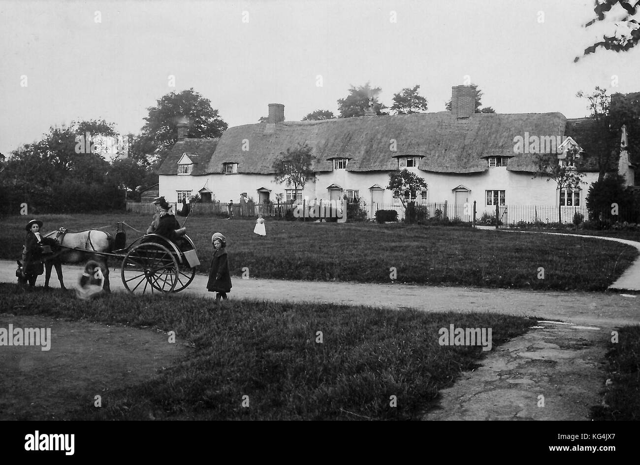 Retro people houses Black and White Stock Photos & Images - Alamy