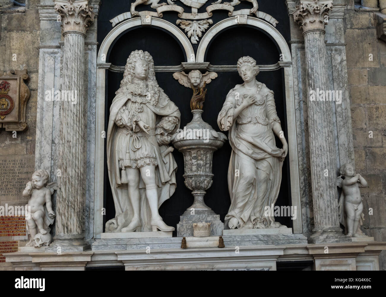 Elizabethan couple carved in stone Stock Photo - Alamy