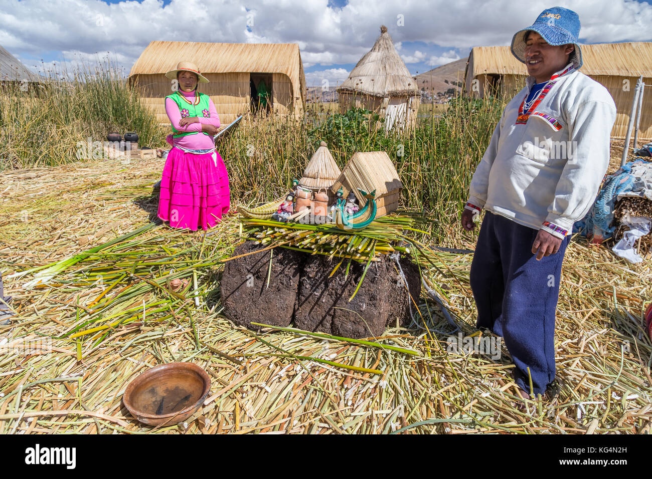 Uros family hi-res stock photography and images - Alamy