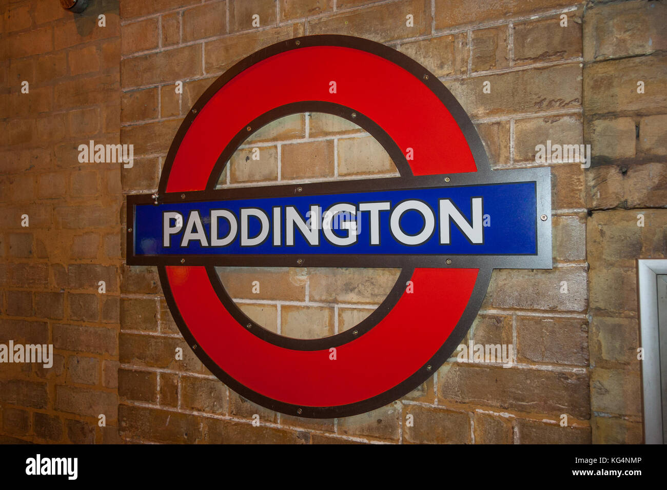 Paddington tube station sign hi-res stock photography and images - Alamy