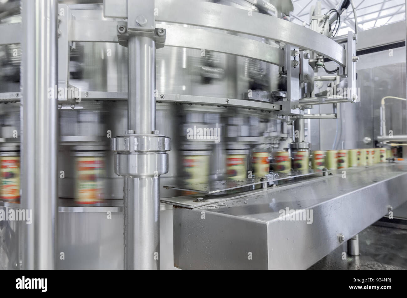 Filling tin cans factory hi-res stock photography and images - Alamy