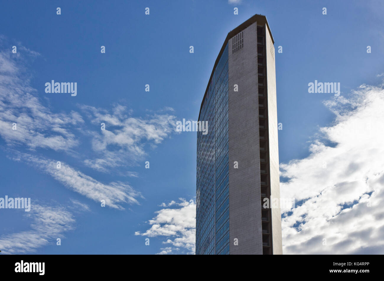 Pirellone milano hi-res stock photography and images - Alamy