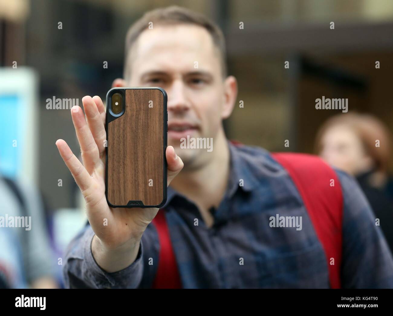 Screen iphone x hi-res stock photography and images - Alamy