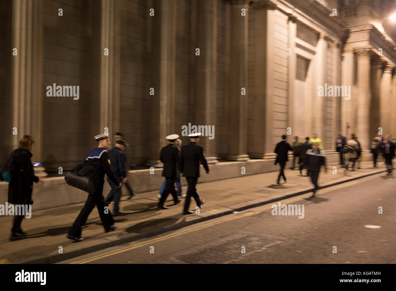 Threadneedle street london pedestrians hi-res stock photography and ...