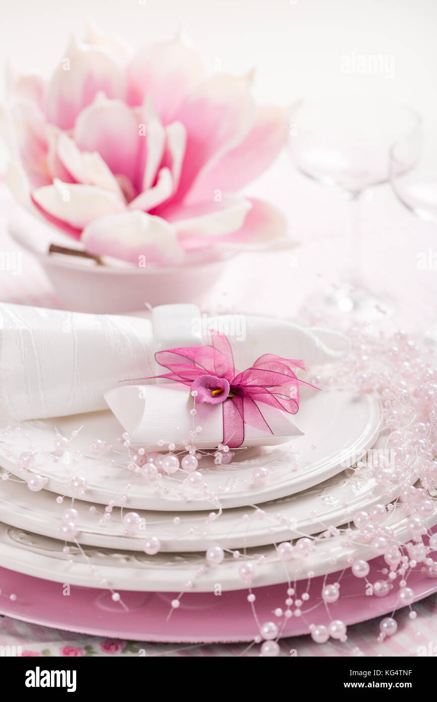 Place setting in pink tone with small present for the guests Stock ...