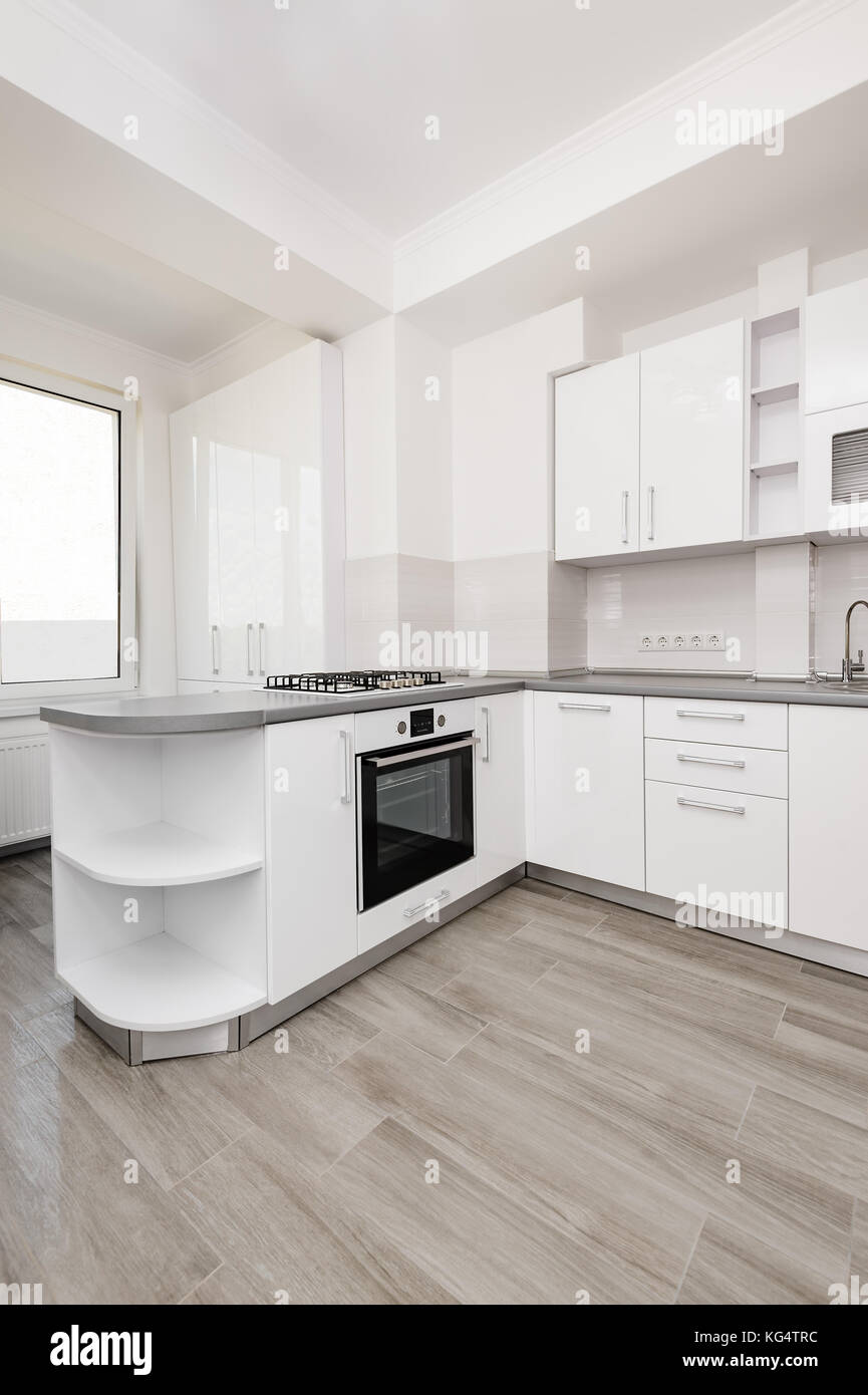 Modern white kitchen Stock Photo - Alamy