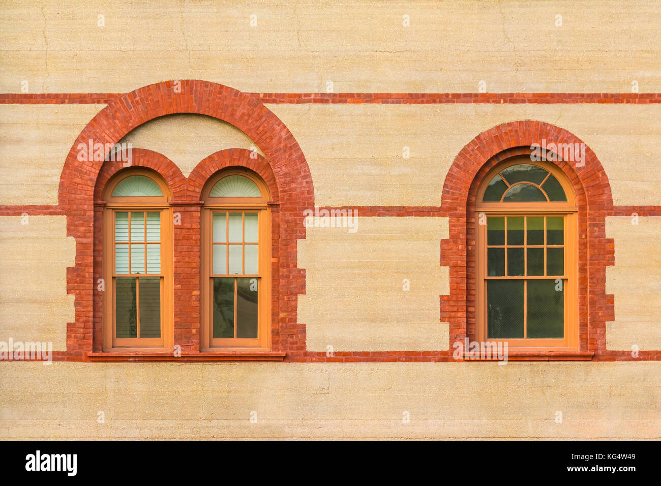 Double arch window pediment hi-res stock photography and images - Alamy