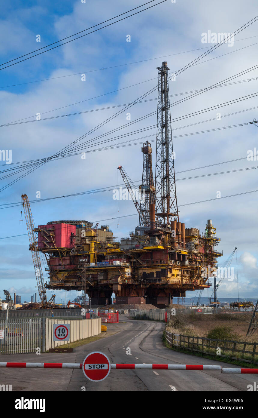 Brent Delta Topside oil platform being recycled at Able UK`s Seaton ...