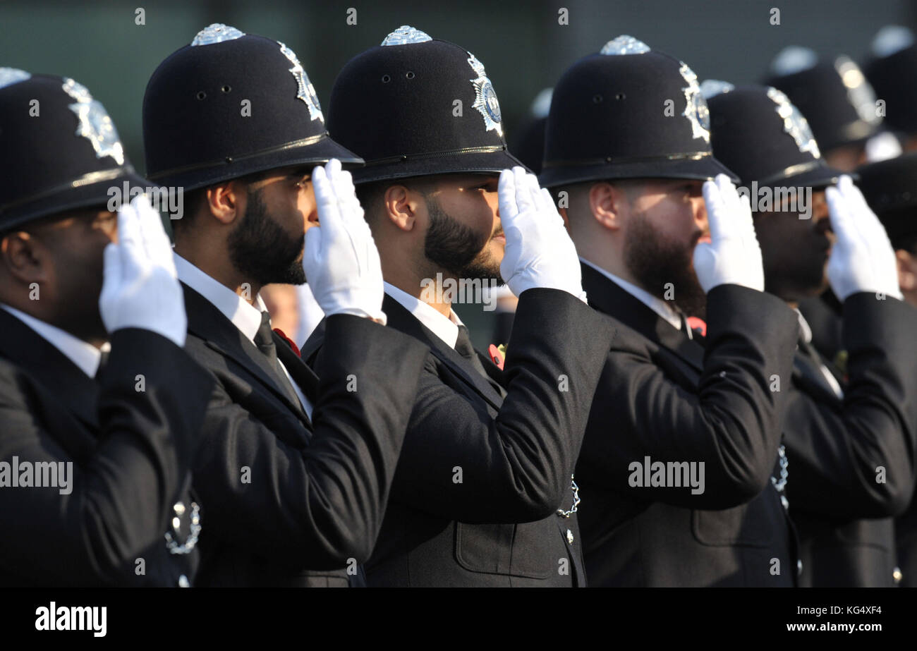 Police officers saluting hi-res stock photography and images - Alamy