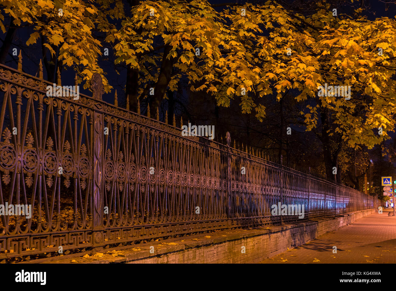 Fall Foliage Garden Fence Stock Photos & Fall Foliage Garden Fence ...