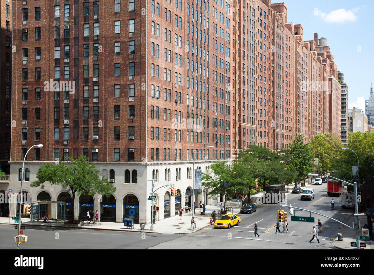 Manhattan brick building windows hi-res stock photography and images ...