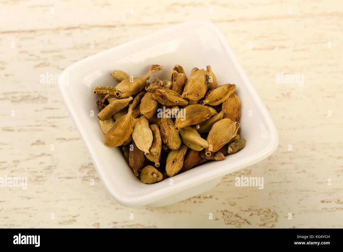 Dry cardamom seeds heap in the bowl Stock Photo - Alamy