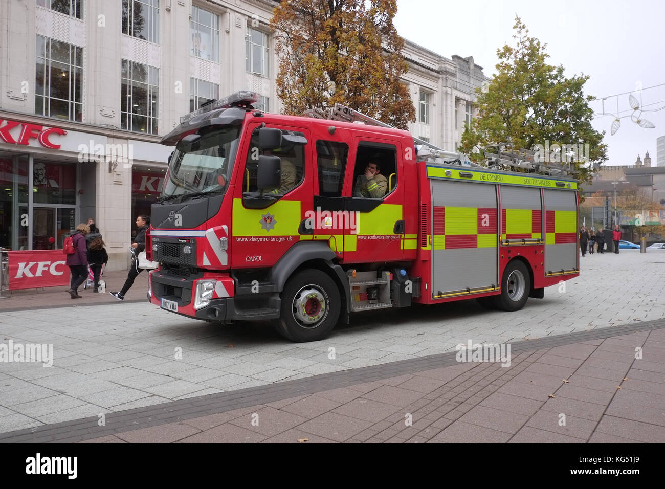 Fire engine responding to call hi-res stock photography and images - Alamy