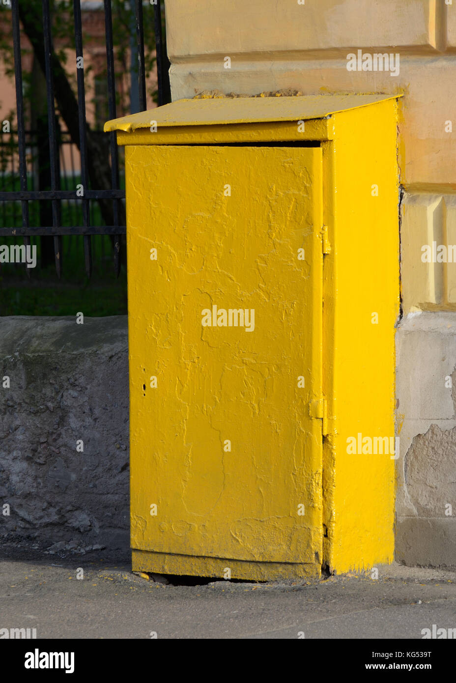 Yellow stands hi-res stock photography and images - Alamy