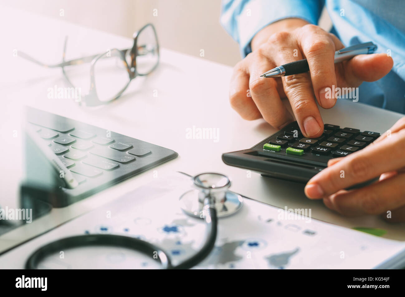 Hospital bill hi-res stock photography and images - Alamy