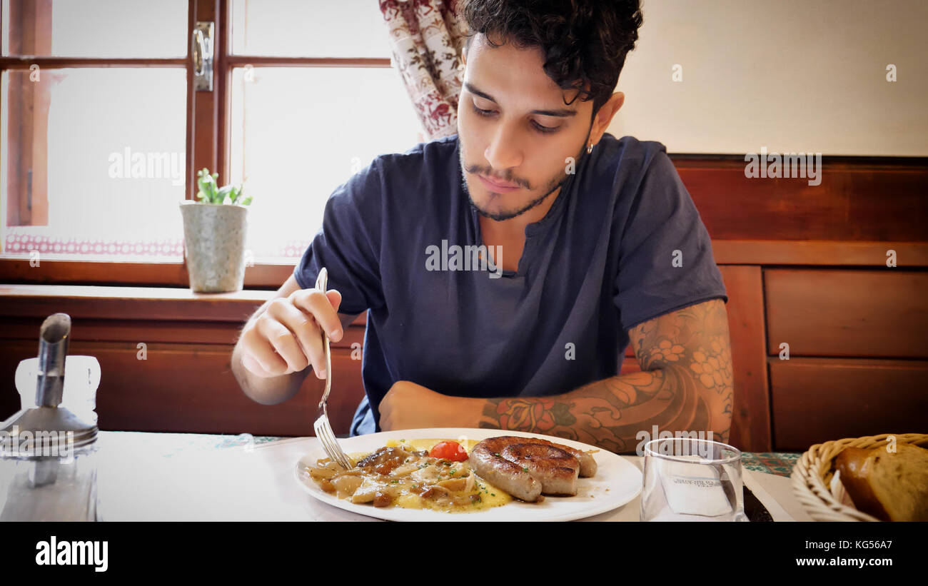 Man sitting alone at dinner table hi-res stock photography and images ...