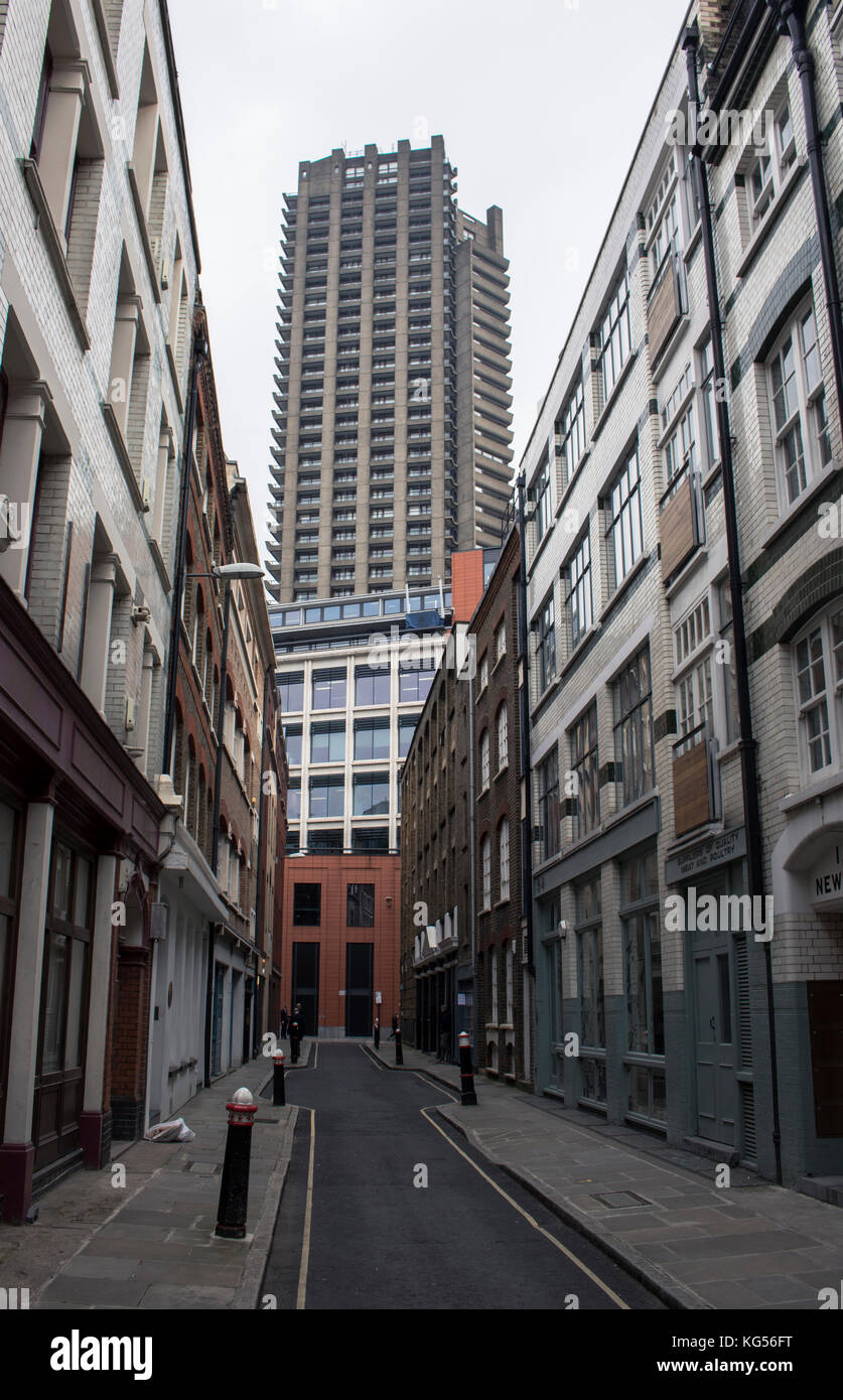 Barbican building hi-res stock photography and images - Alamy