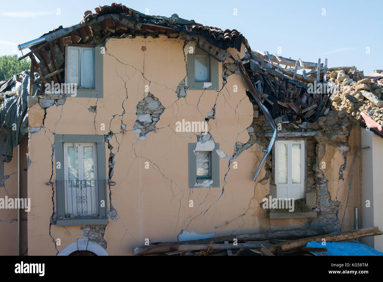 City destroyed by an earthquake Stock Photo - Alamy