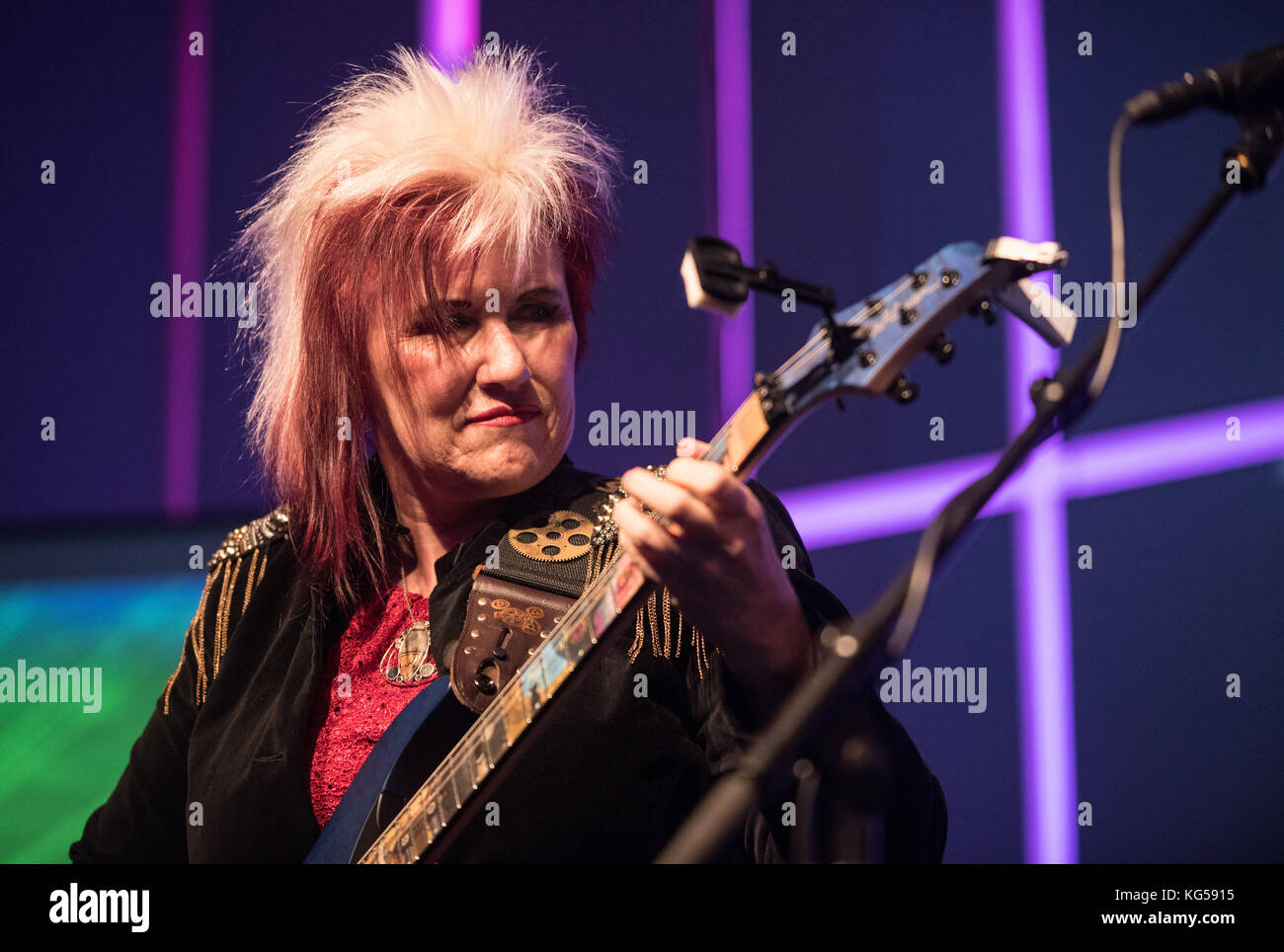 Jennifer batten hi-res stock photography and images - Alamy