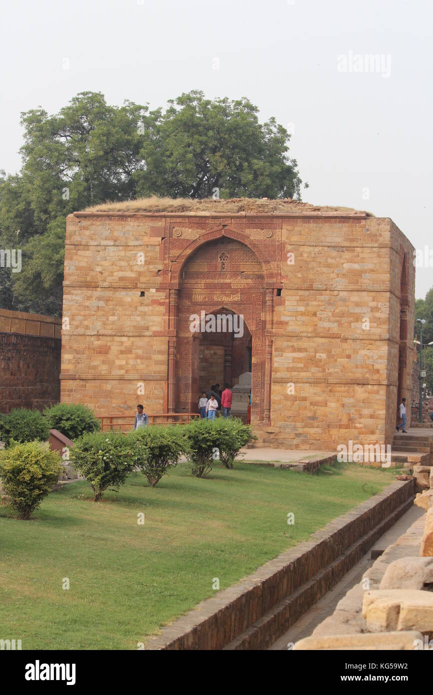 Tomb of Sultan Iltutmish at Qutb Complex, Mehrauli, Delhi, India Stock ...