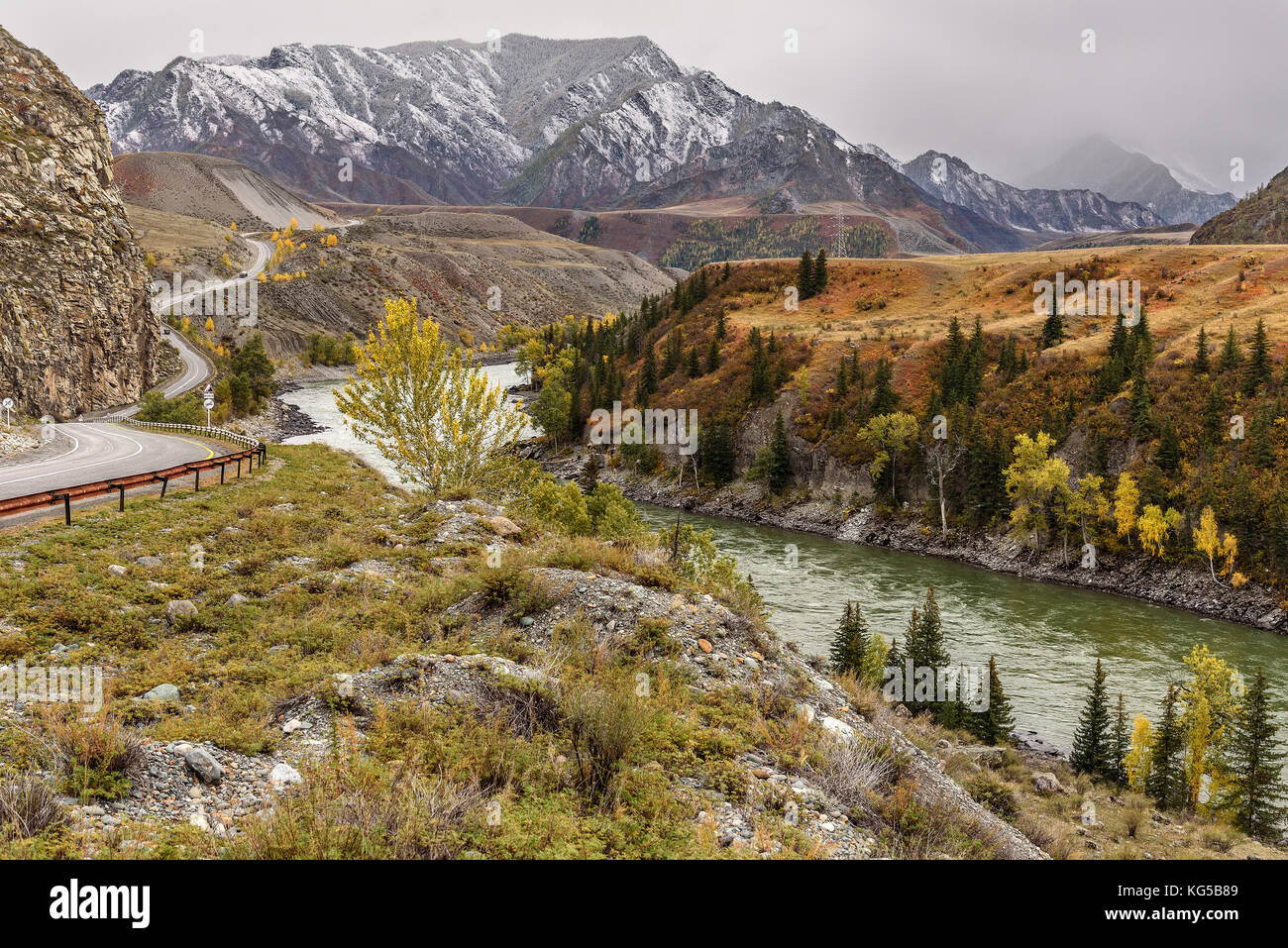 Asphalt road along mountains hi-res stock photography and images - Alamy