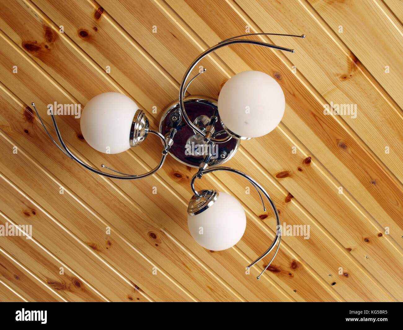 Pendant lamp with three bulbs on wooden ceiling Stock Photo - Alamy