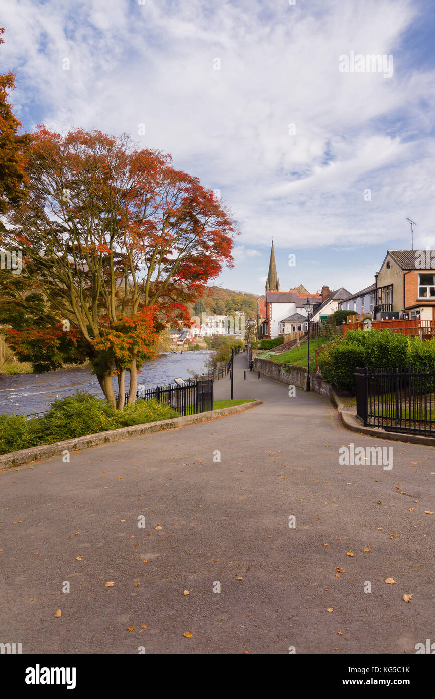 River Dee and the rural Welsh town of Llangollen with the Victoria ...
