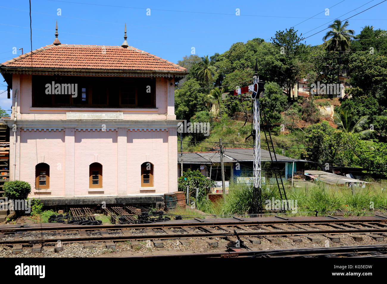 Train kandy central train station hi-res stock photography and images ...