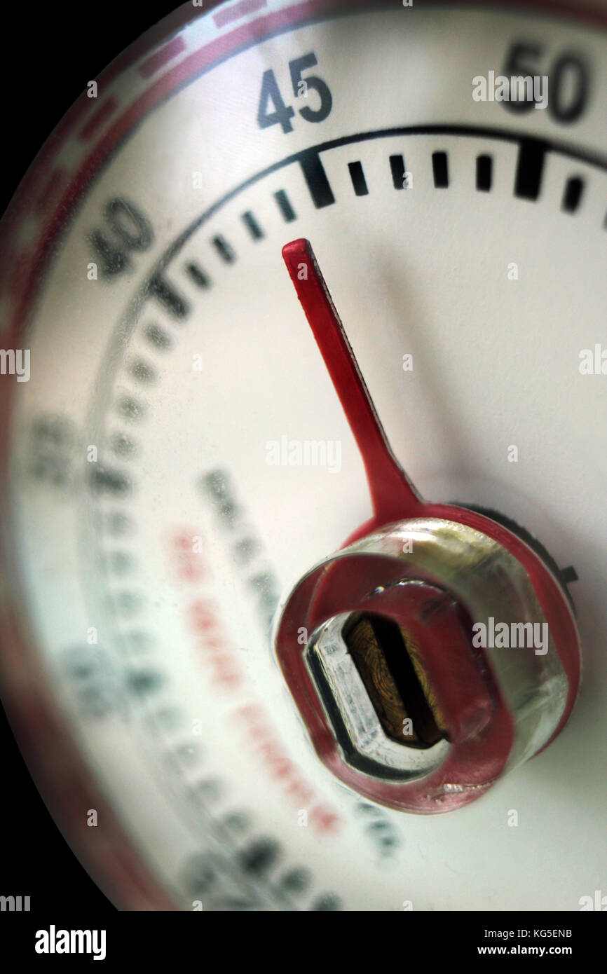 Analogue clock hi-res stock photography and images - Alamy
