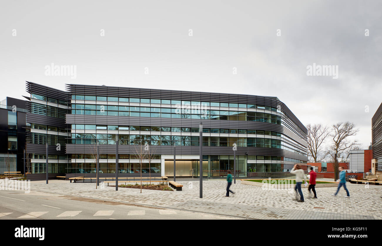 Wide angle view from street. The Big Data Institute, Oxford, United ...