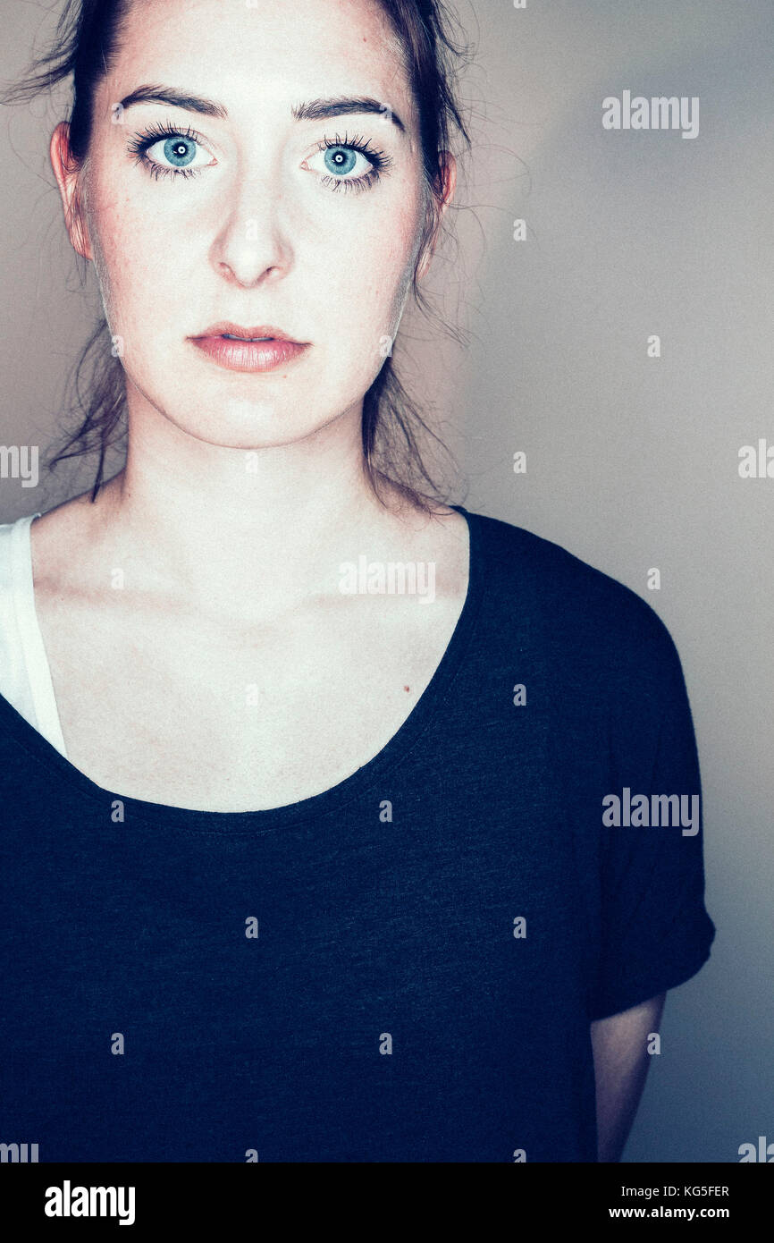 Young woman, serious, looking into camera, portrait Stock Photo - Alamy