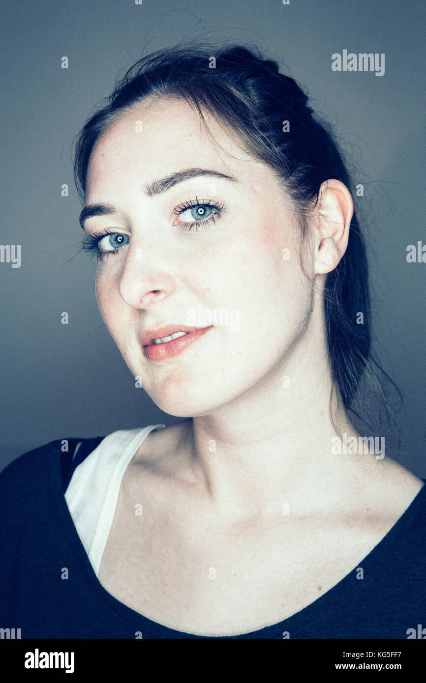 Thoughtful young woman camera hi-res stock photography and images - Alamy