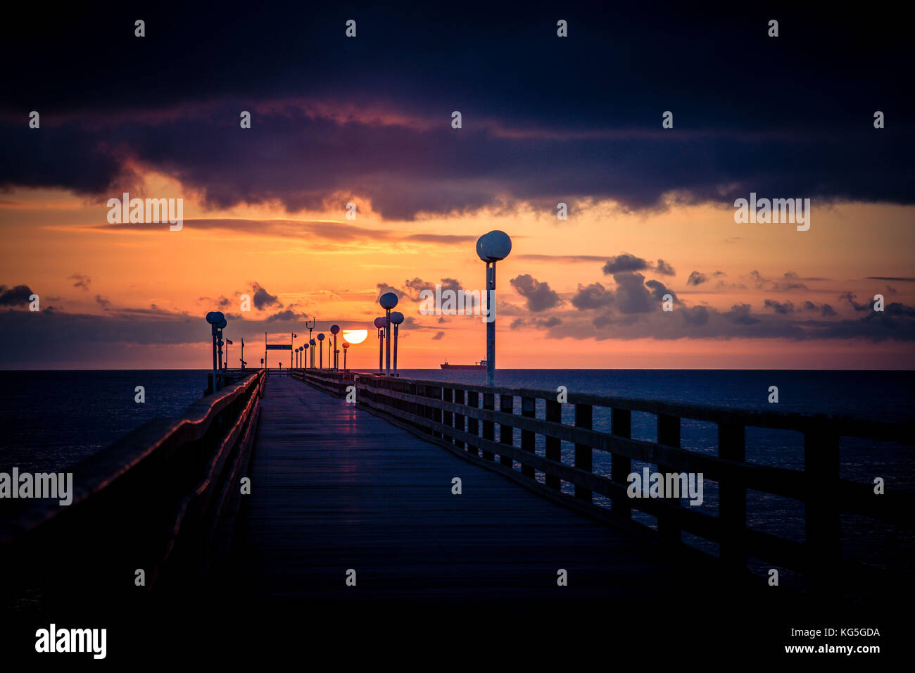 Binzer Seebrücke (pier) at sunrise Stock Photo - Alamy