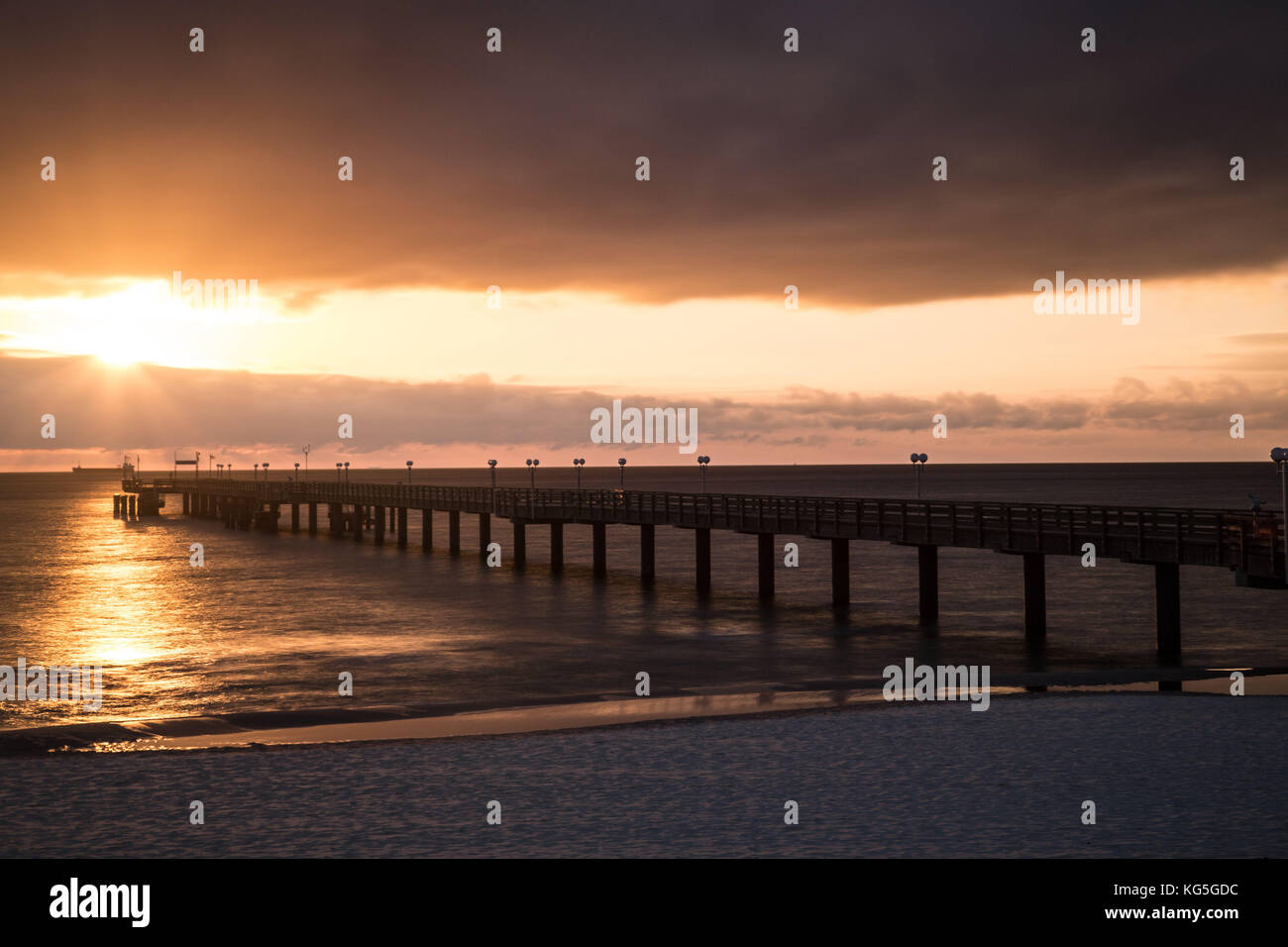 Binzer Seebrücke (pier) at sunrise Stock Photo - Alamy