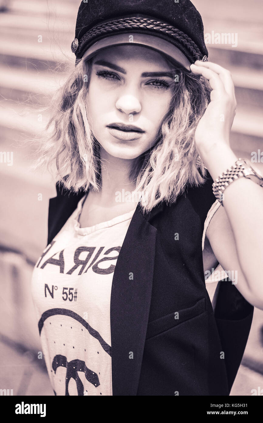 Young woman, half portrait, hairs, Fashion, cap, fashion, style, s/w ...