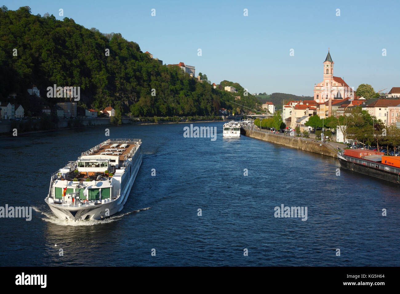 excursion boat, Danube shipping, Pfarrkirche St. Paul (church), Old ...