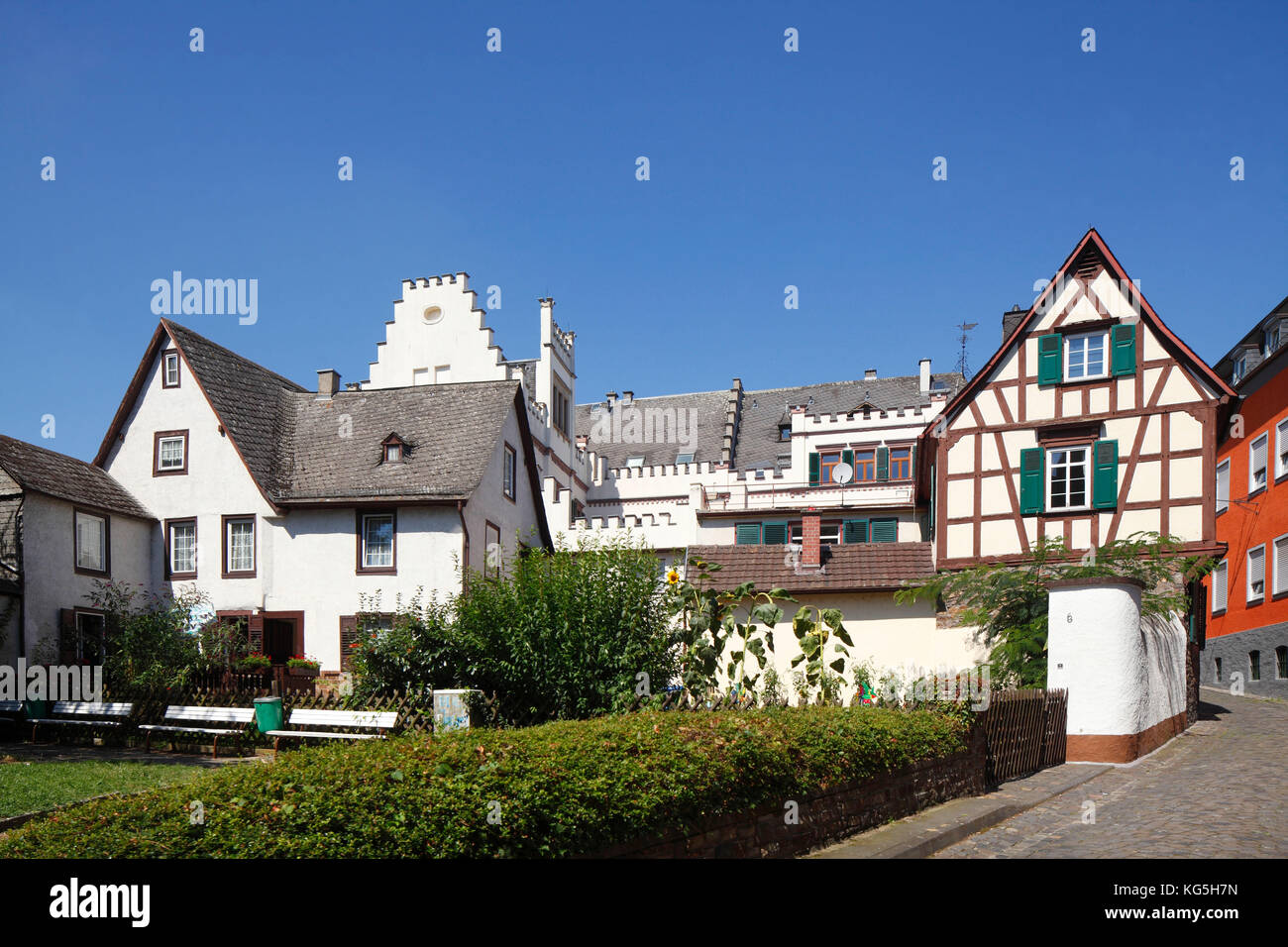 Rüdesheim am Rhein, old half-timbered houses in the Old Town Stock ...