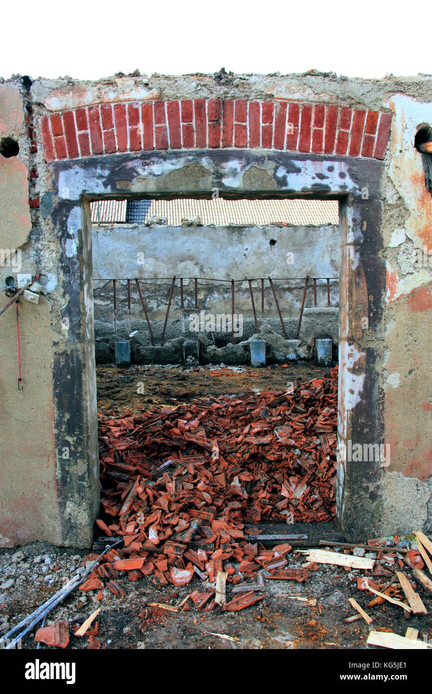 demolished barn entrance Stock Photo - Alamy