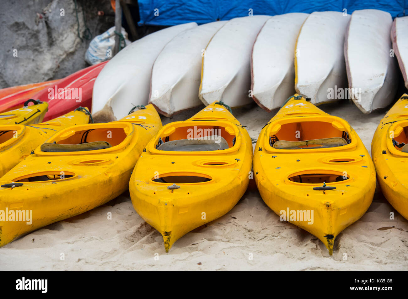 Vietnam kayak halong bay hi-res stock photography and images - Alamy