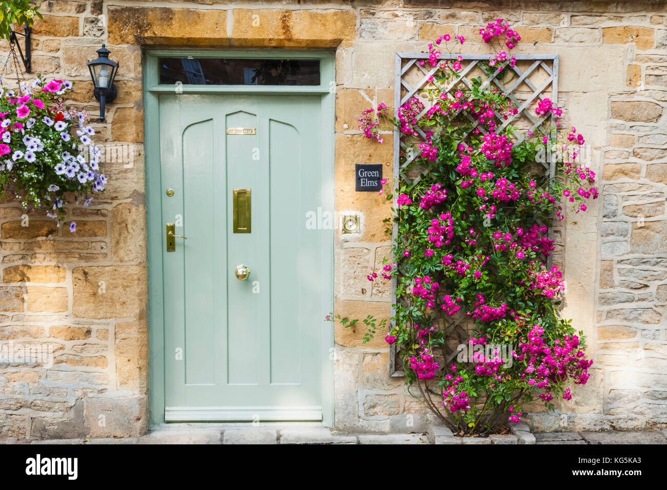 Cotswolds and doors hi-res stock photography and images - Alamy
