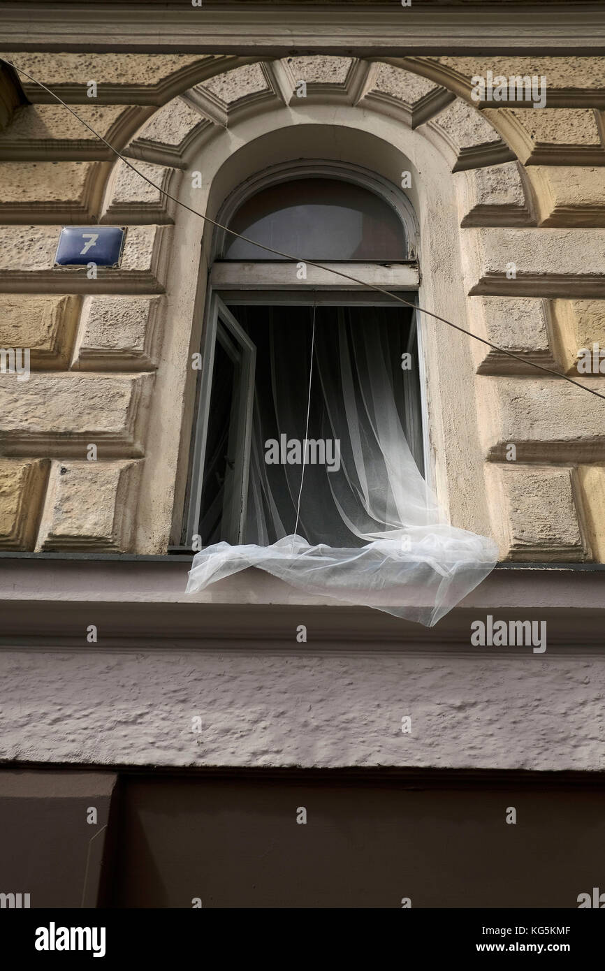 Open facade hi-res stock photography and images - Alamy