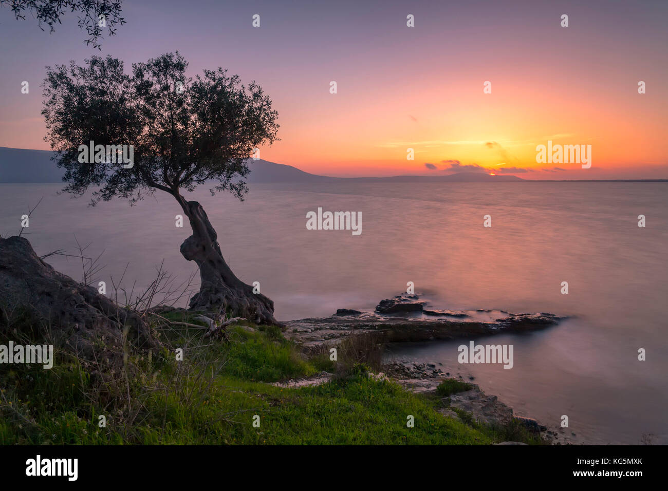 Varano lake italy hi-res stock photography and images - Alamy