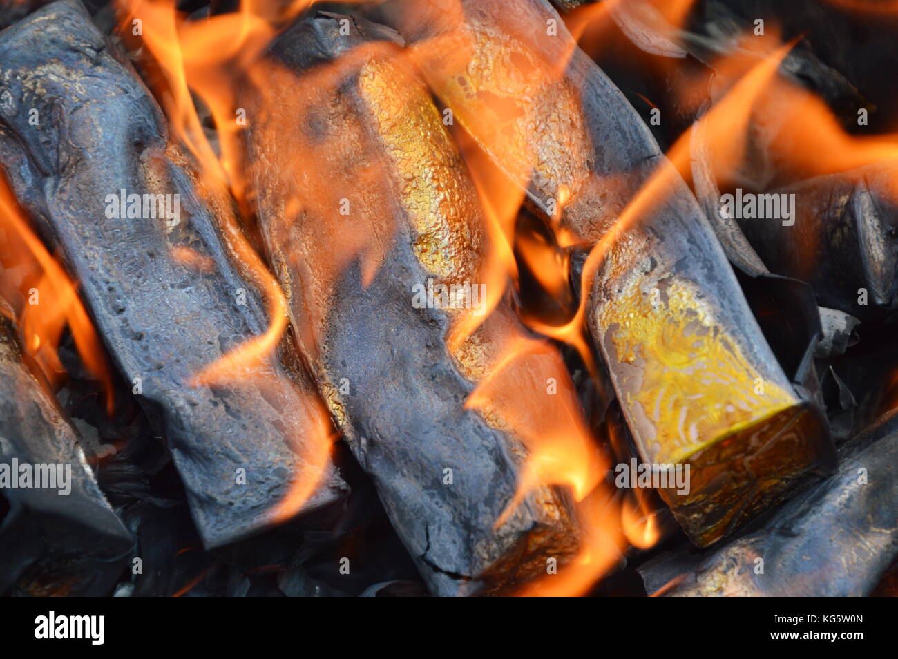 gold paper burning to ancestor Stock Photo - Alamy