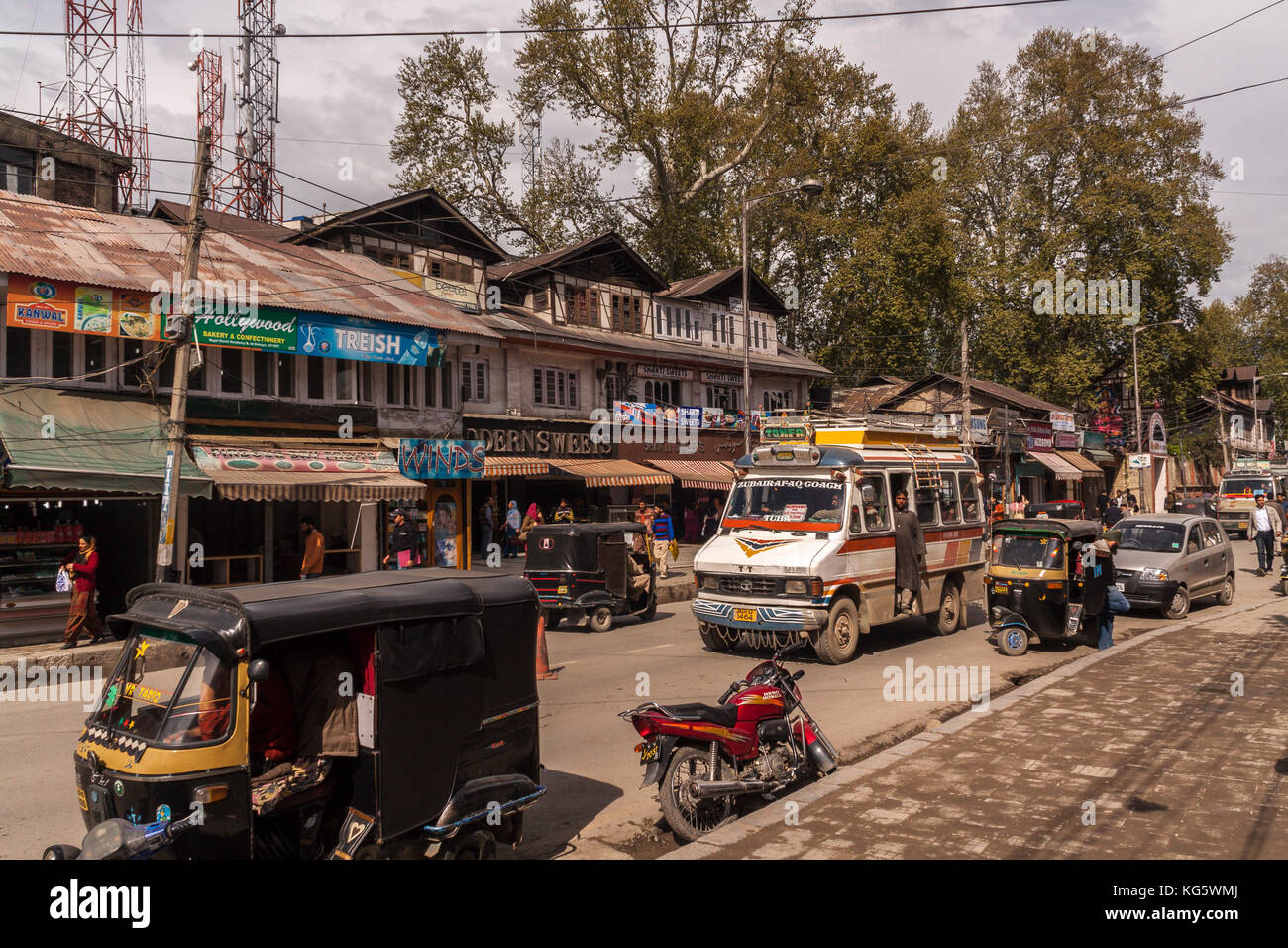Srinagar bus hi-res stock photography and images - Alamy