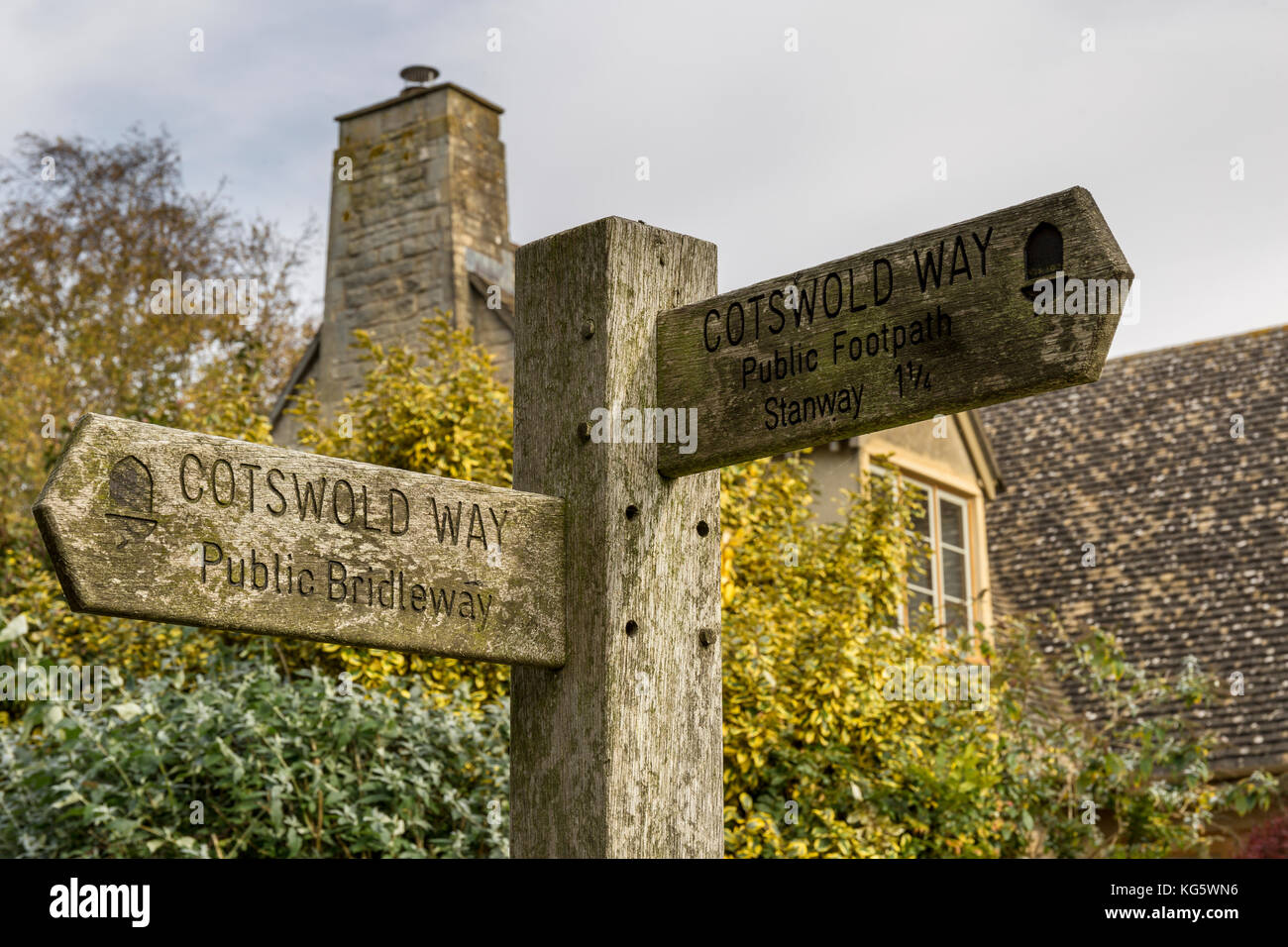 Walking the cotswold way sign hi-res stock photography and images - Alamy