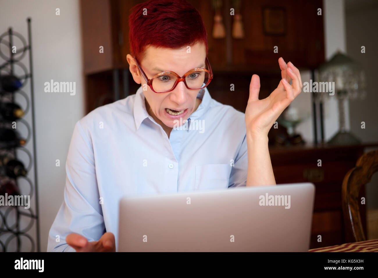 Woman angry computer typing hi-res stock photography and images - Alamy