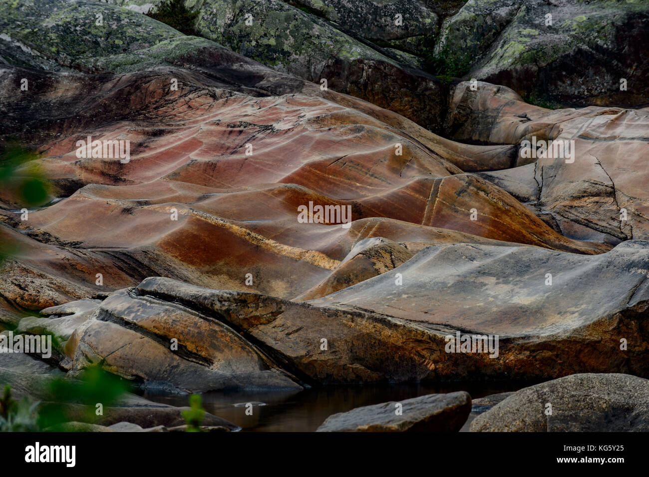 Red rocks in a river bed in the Otra river in Setesdal, Norway Stock ...